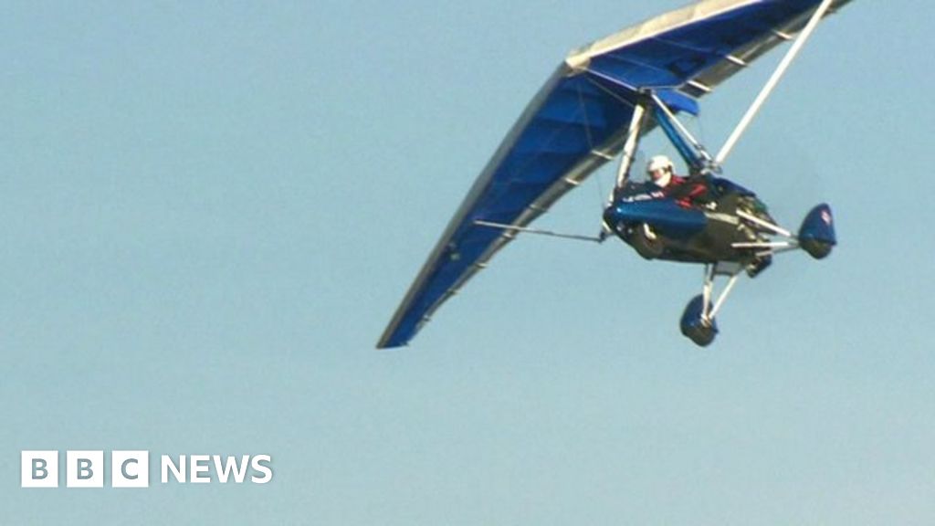 Microlight flyers practise precision for World Air Games - BBC News