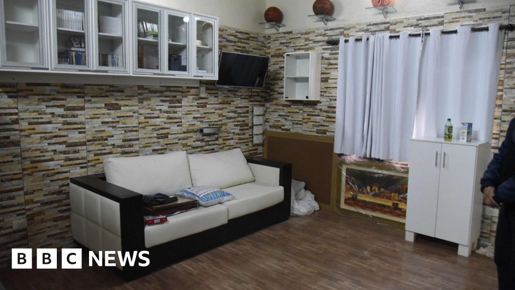 Luxury en-suite cell found in Paraguay prison - BBC News