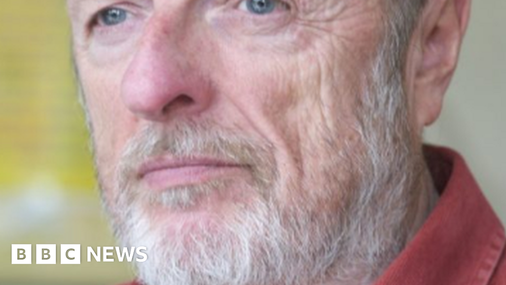 Scottish poet Tom Leonard dies age 74 - BBC News