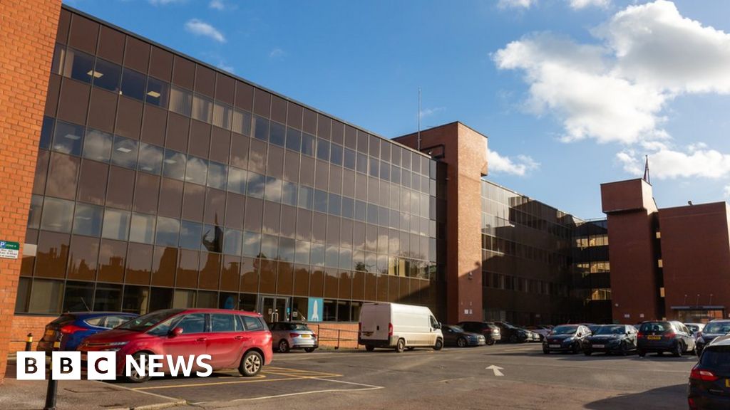 East Herts Council raises tax and halts spending to save cash - BBC News