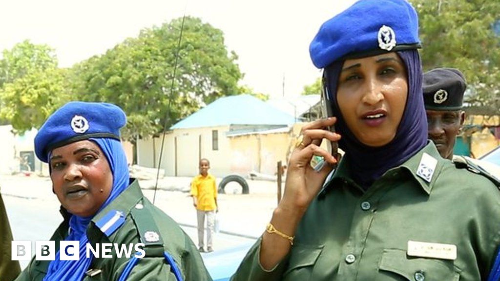 The women trying to keep Somalia safe - BBC News