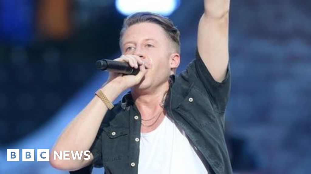 Do white rappers benefit from 'white privilege'? - BBC News