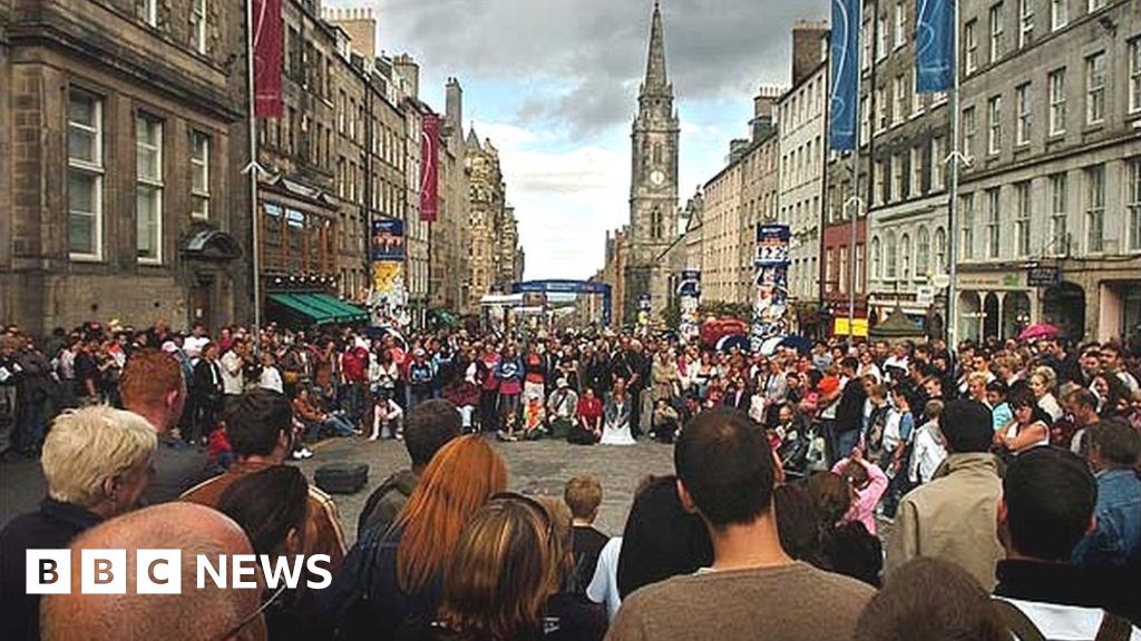Edinburgh Festivals' Scottish talent given £2.3m - BBC News