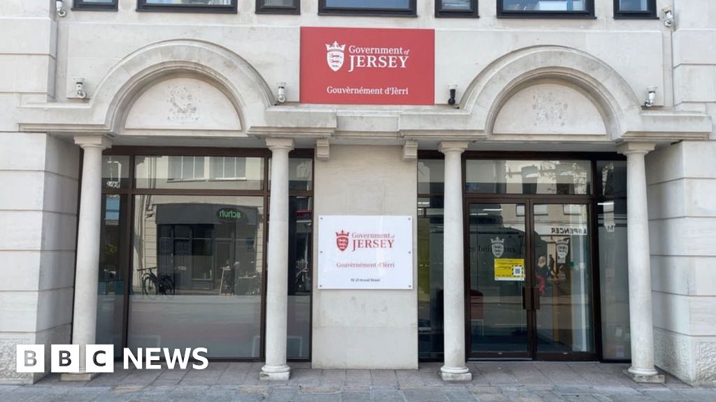 Jersey government has no workforce plan, watchdog says - BBC News