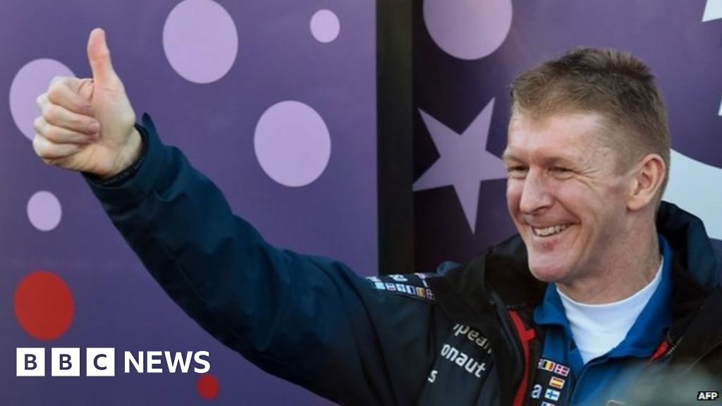 Tim Peake: Soyuz crew enter International Space Station - BBC News