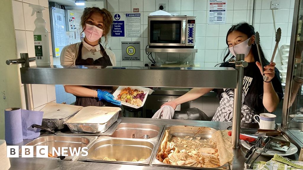 Sheffield volunteers serve 50 Christmas dinners to homeless - BBC News