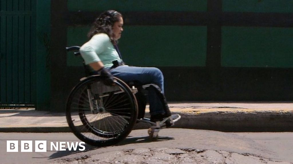 Disability groups fight for better access in Mexico City - BBC News