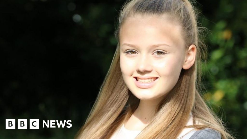 Jess Folley wins £30k music bursary on The Voice Kids - BBC News