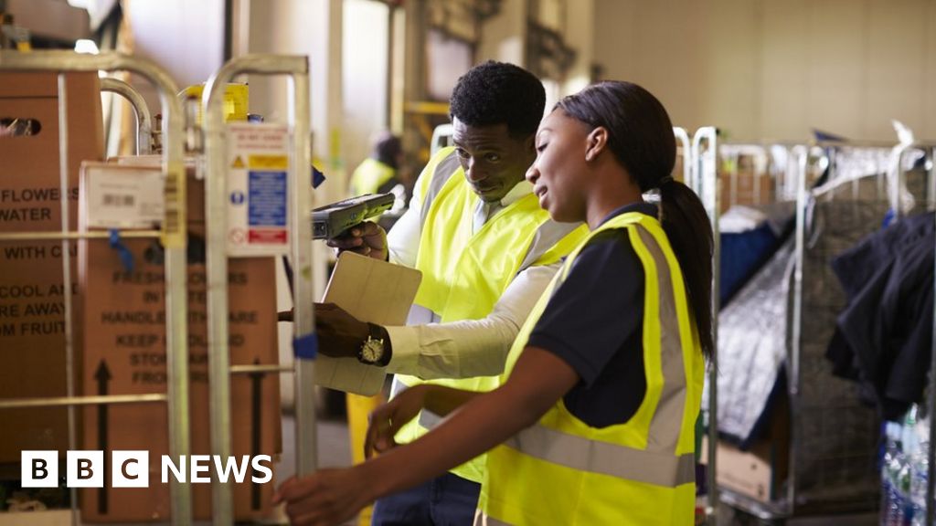 One in 13 ethnic minority workers are in insecure jobs, says TUC - BBC News