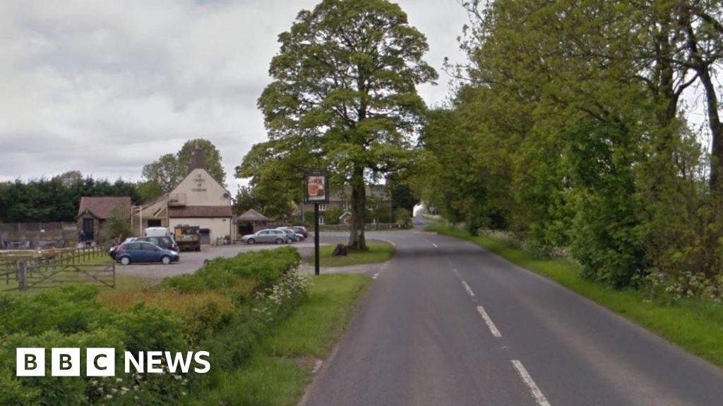 East Harptree crash: One dead and two hurt as car hits tree - BBC News