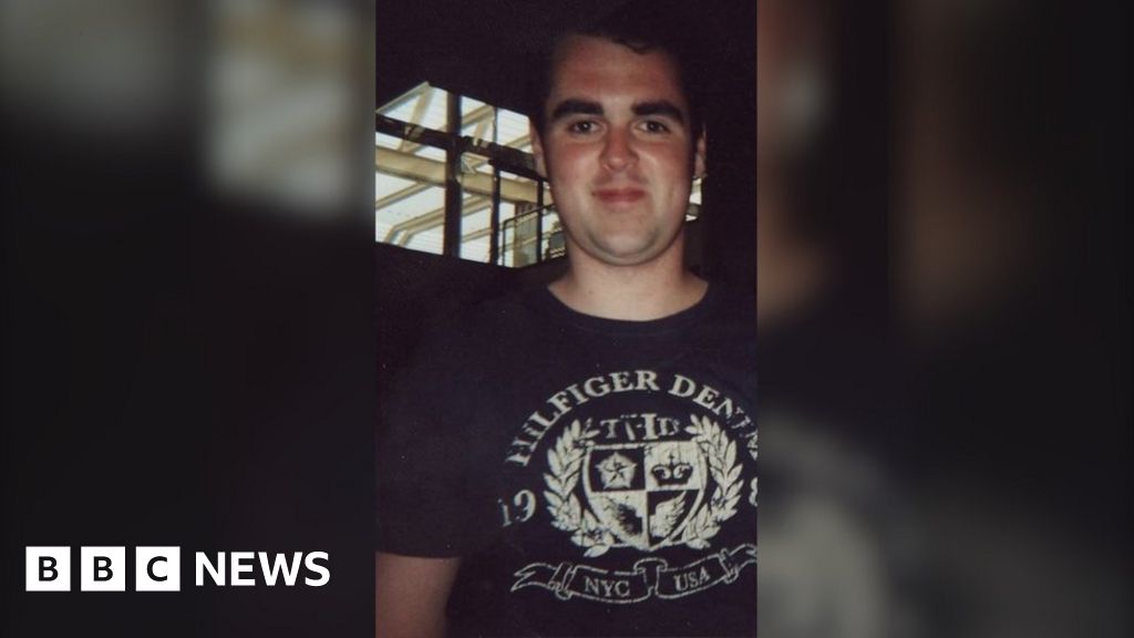 Portrush: Police renew appeal for missing man Dean Patton - BBC News