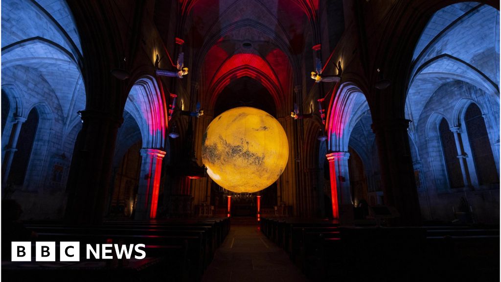 Glowing art sculpture unveiled in London - BBC News
