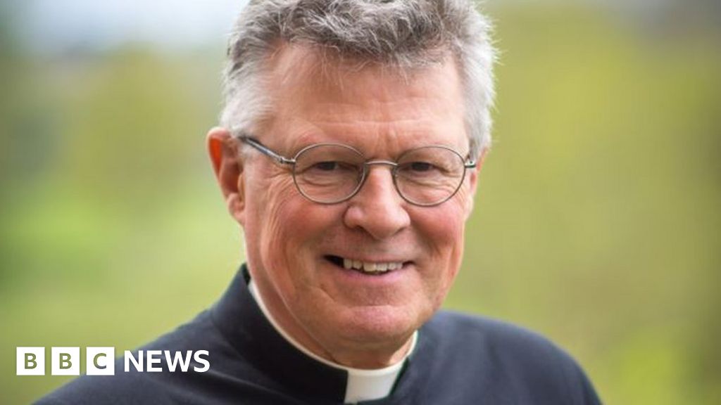 Dean of Worcester's retirement announced - BBC News
