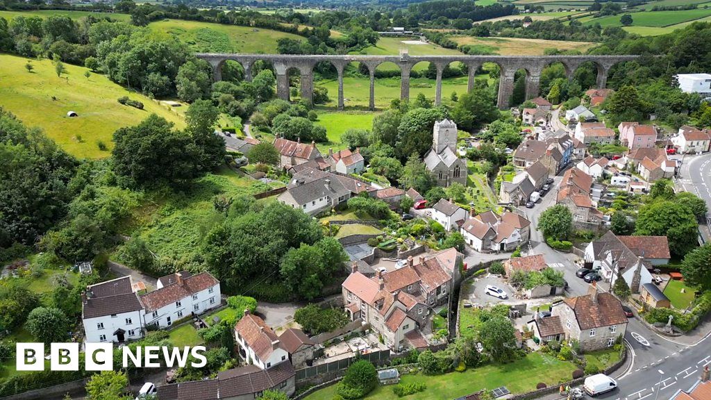 Aerial footage shows repairs to spectacular Pensford Viaduct - BBC News
