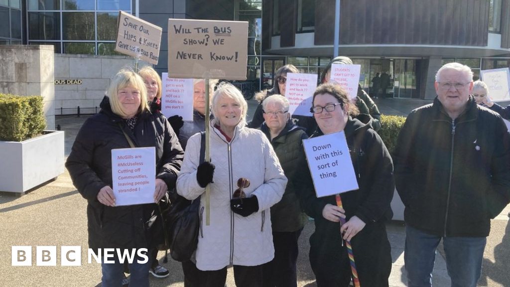 First minister agrees to crisis meeting on axed local McGill's bus ...