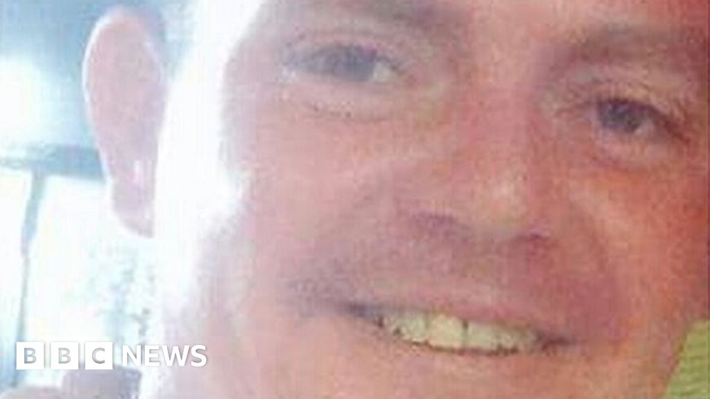 Swansea murder probe victim David Wynne was 'family man' - BBC News