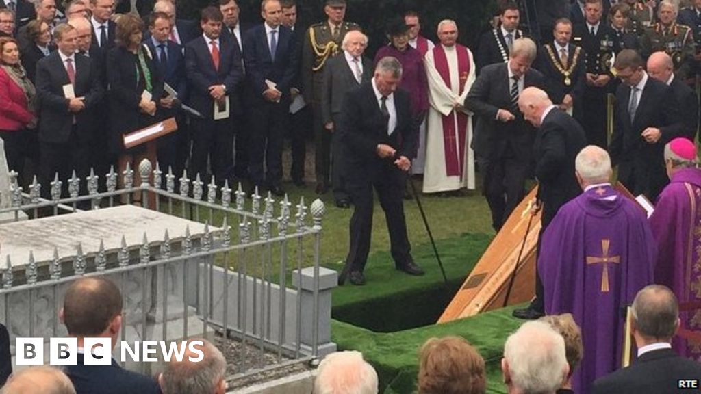 Thomas Kent: State funeral is held for 1916 rebel in County Cork - BBC News