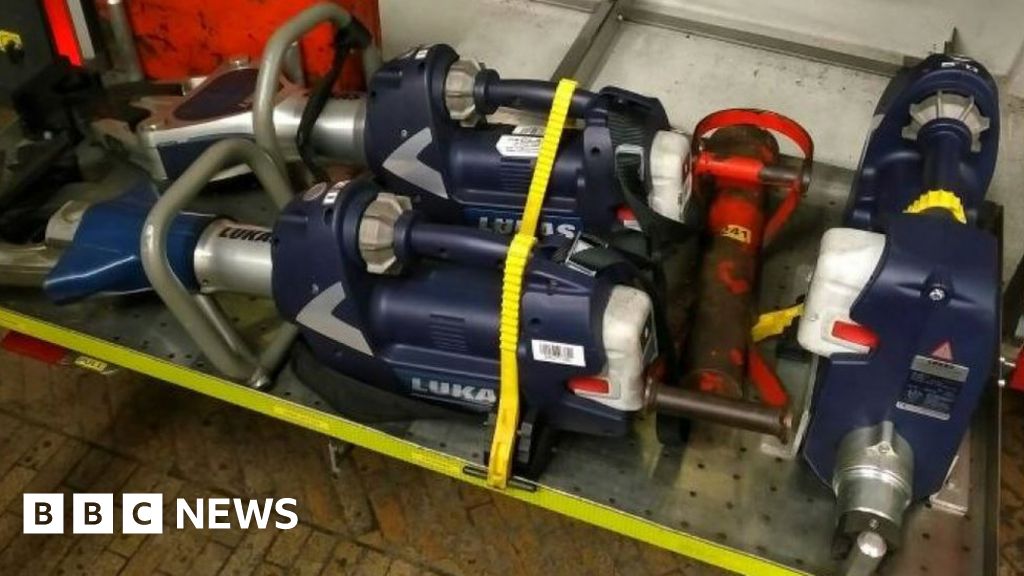 Leicestershire fire service lifesaving equipment stolen - BBC News