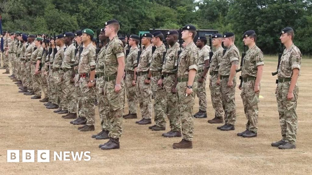Royal Logistic Corps receives freedom of Bicester - BBC News