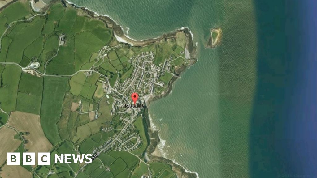 Salvage operation after ship fire off Anglesey coast - BBC News
