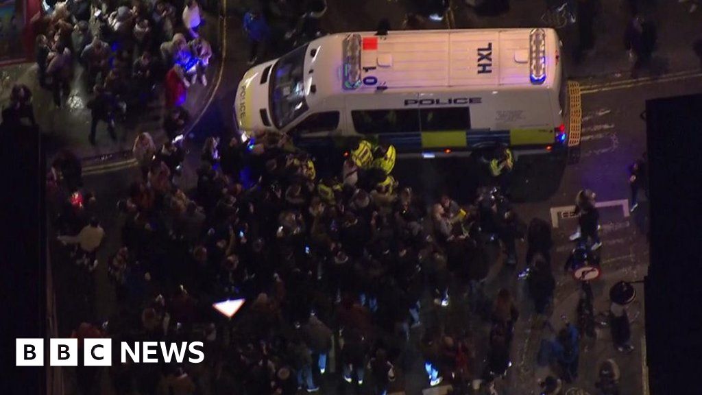 UK Coronavirus lockdown: Last orders in London