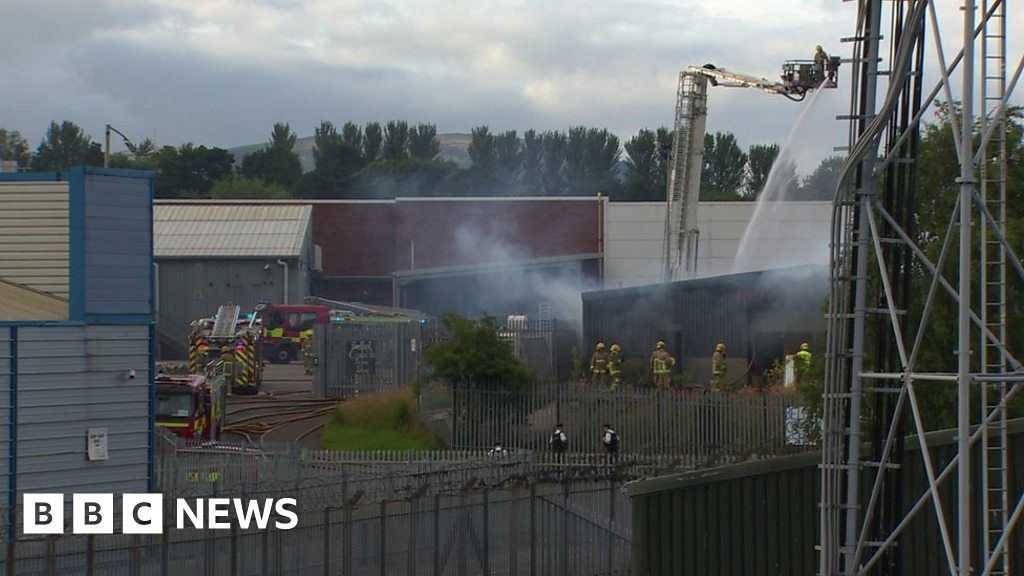 Firefighters tackle blaze at Belfast glass factory - BBC News