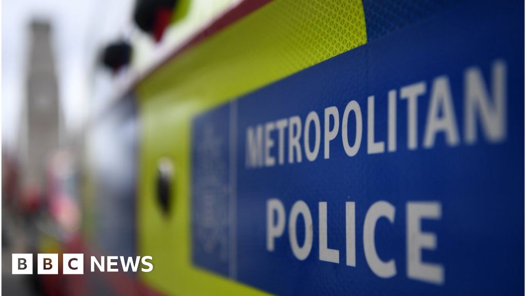 Murder inquiry after fatal stabbing in Croydon