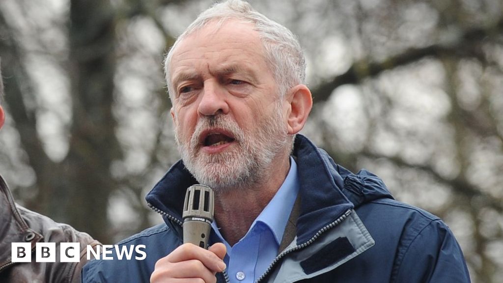 Jeremy Corbyn joins Cardiff protest against union bill - BBC News