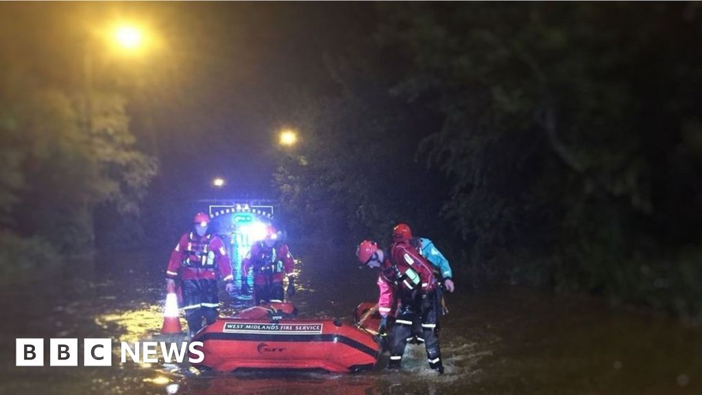 Man who drowned in Walsall flood water named - BBC News