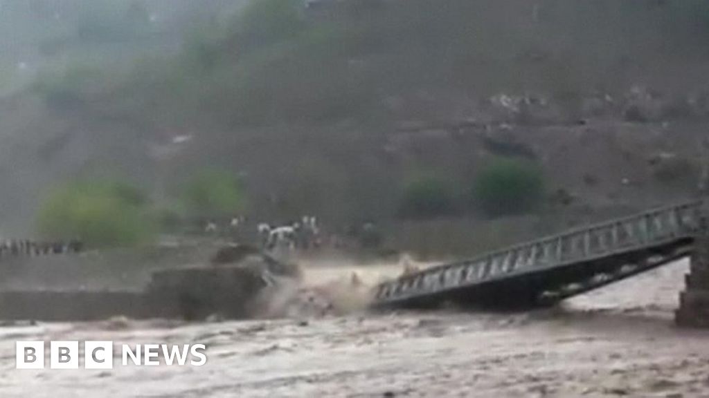 Floods in north-west Pakistan cause bridge collapse - BBC News