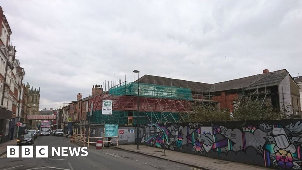 Leeds' First White Cloth Hall restoration plans approved - BBC News