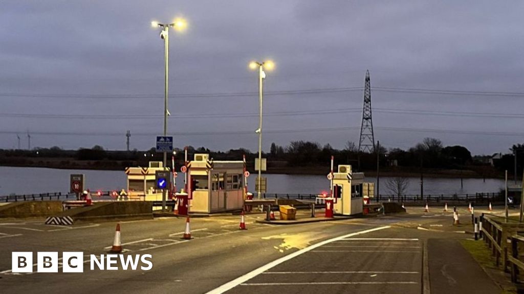 A57 Dunham Bridge fully reopens after flooding - BBC News