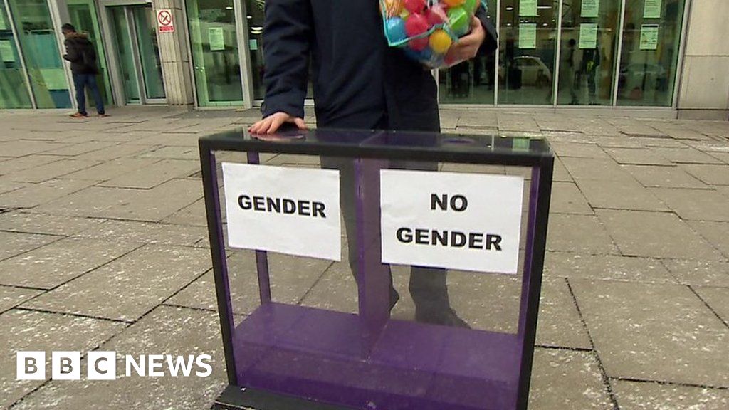Moodbox: Should gender be declared on passports? - BBC News