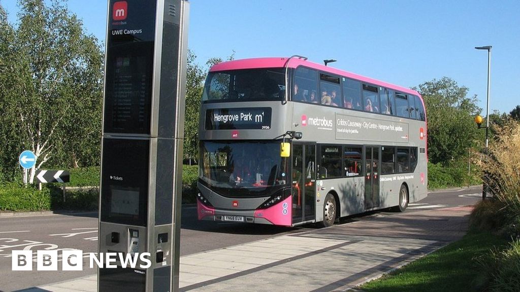 'Important' Bristol community bus service to cease - BBC News