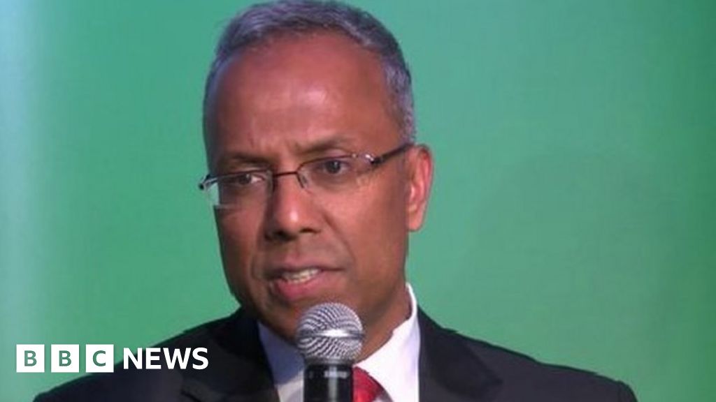Lutfur Rahman: Disgraced ex-mayor 'trying to form new party' - BBC News