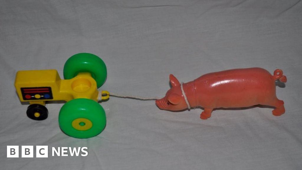 Turnip Prize: Entries for spoof art award announced - BBC News