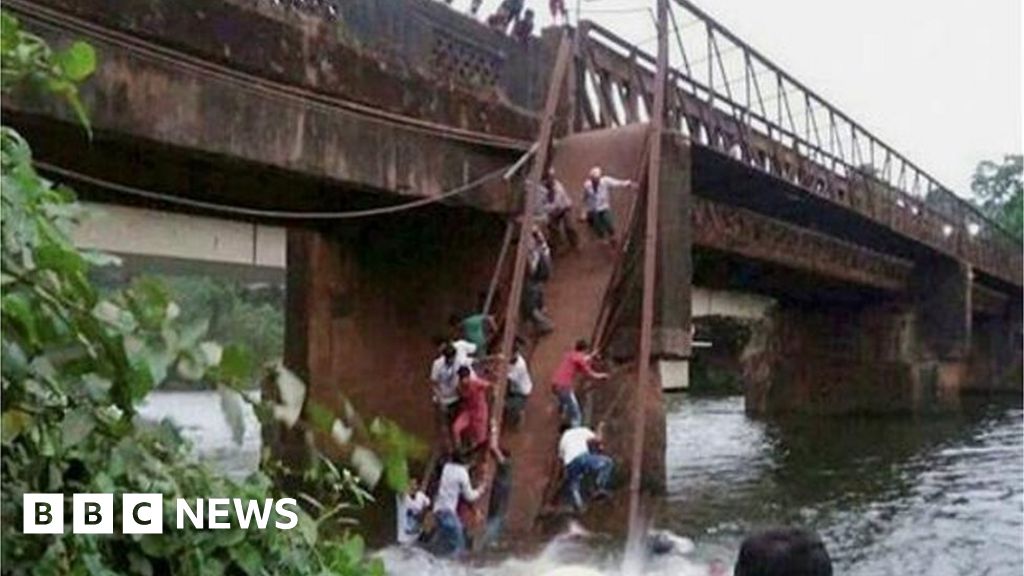 Several missing after Goa bridge collapse - BBC News