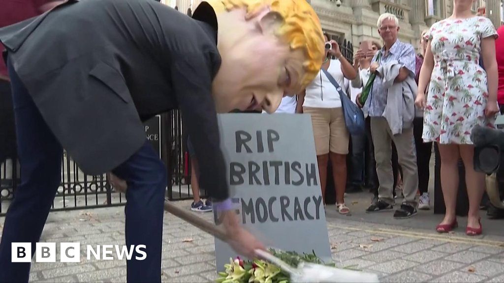 Parliament suspension: Protests in UK cities