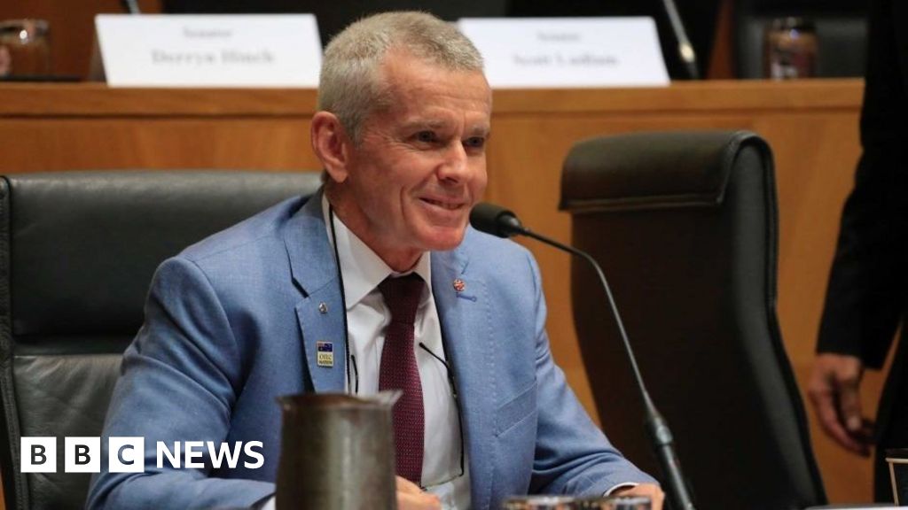 Australian One Nation senator in UK citizenship row - BBC News
