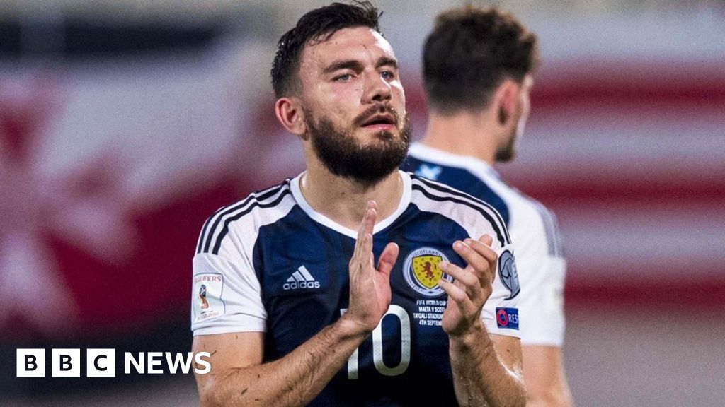 Scotland star Snodgrass fails to turn up for trial due to injury - BBC News