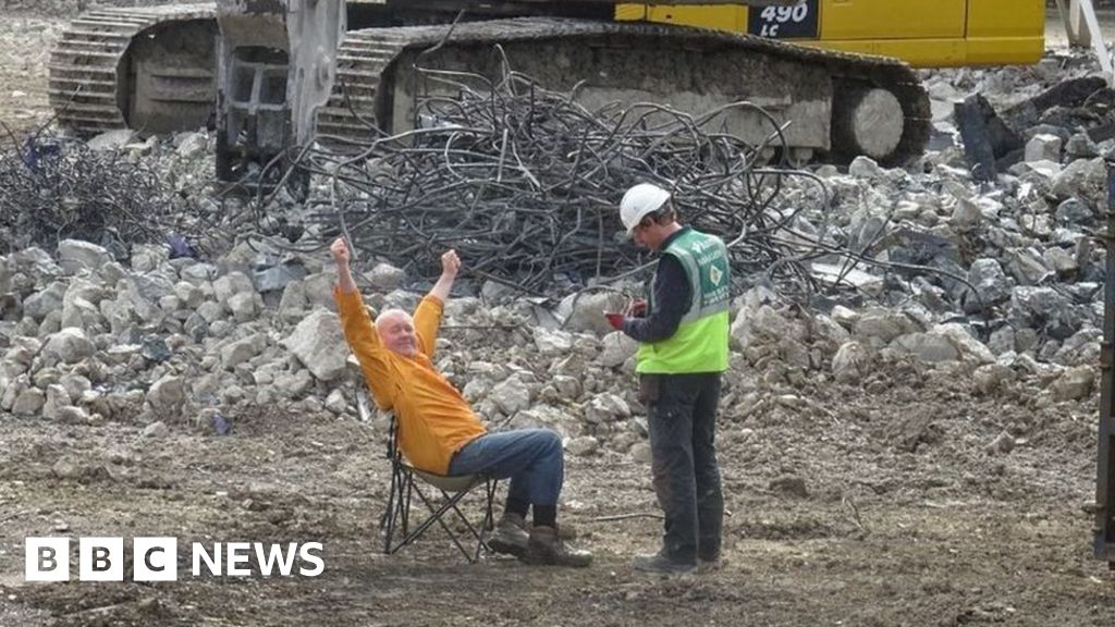 Sheffield University: Residents complain about building site