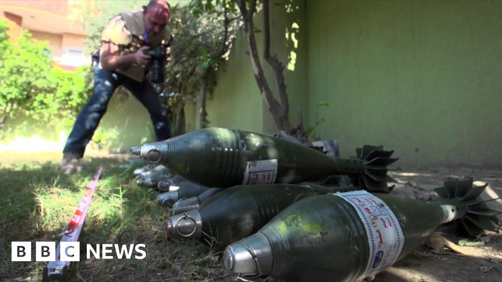 IS conflict: How is it getting hold of weapons from the West? - BBC News