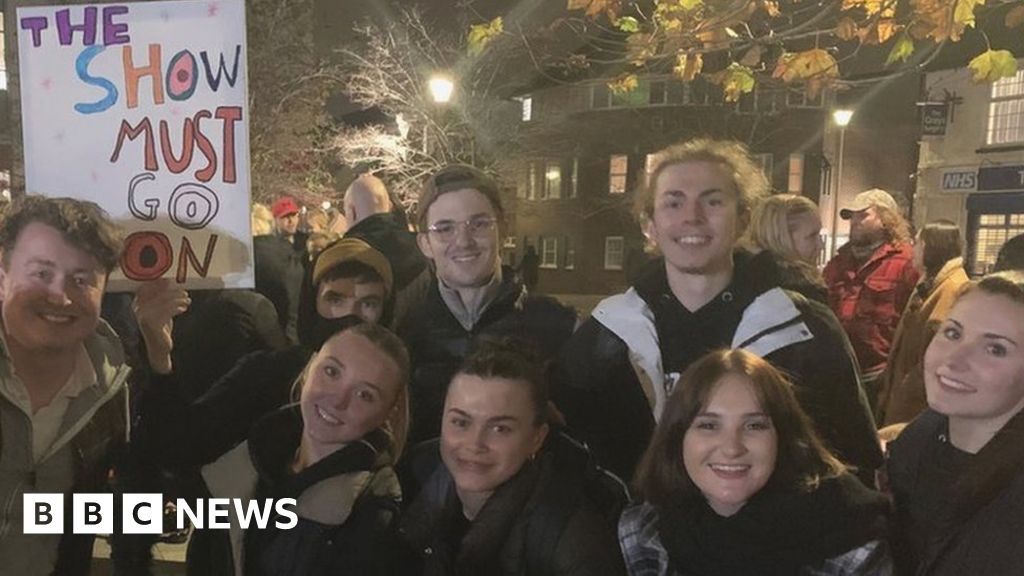 Protesters show their support to save Thameside theatre complex in ...