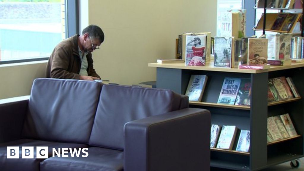 Library opening hours set for cuts under new proposals - BBC News
