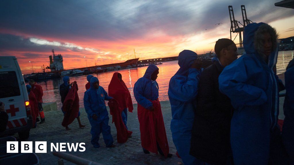 'About 170 migrants dead' in Mediterranean shipwrecks