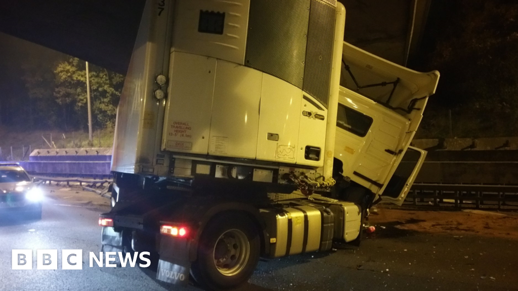 M25 Crash Rush Hour Delays After Lorry Crash Shuts Motorway Bbc News