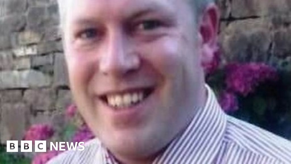 Omeath shooting: Irish state funeral for Garda Anthony Golden - BBC News