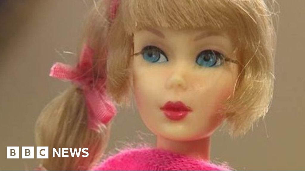 Talking Barbie celebrates 50th birthday - BBC News
