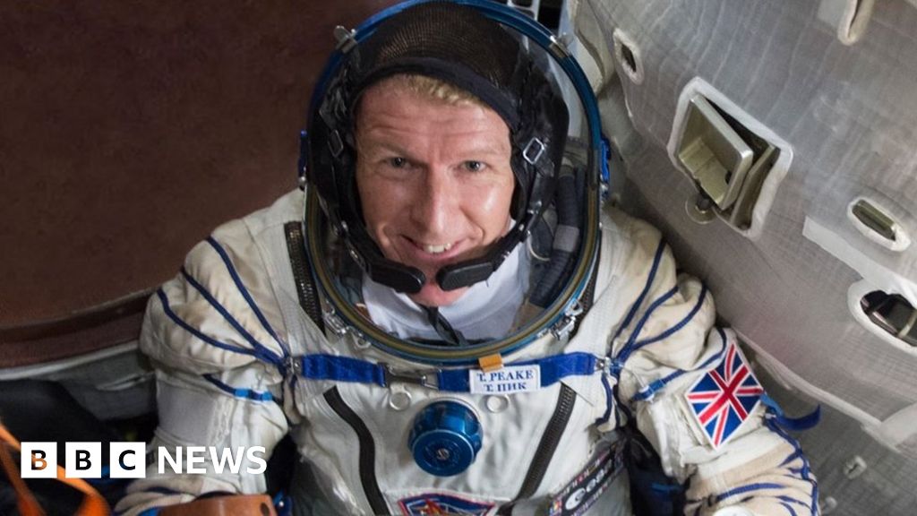 Tim Peake 'well prepared' as launch approaches - BBC News
