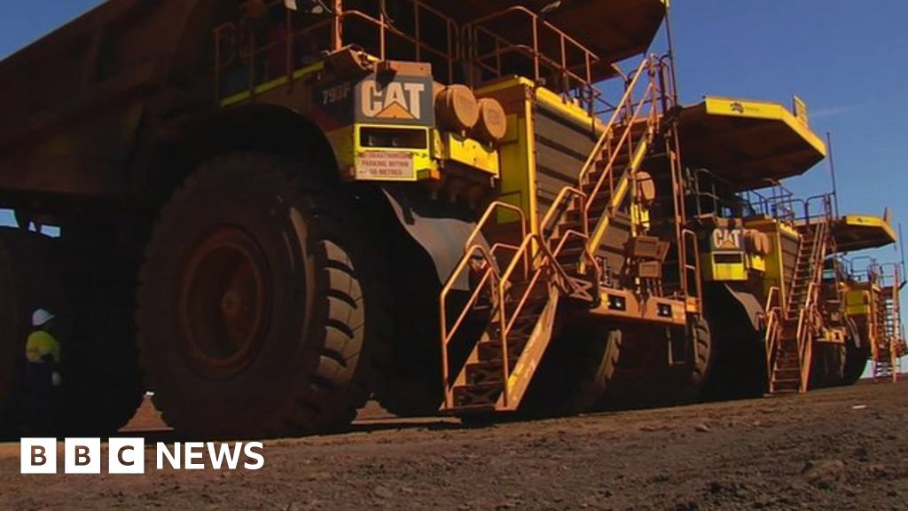 Working in an iron ore mine in Australia - BBC News